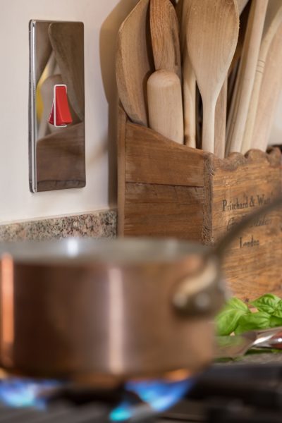 Where to put plug sockets in a kitchen - Elesi Blog